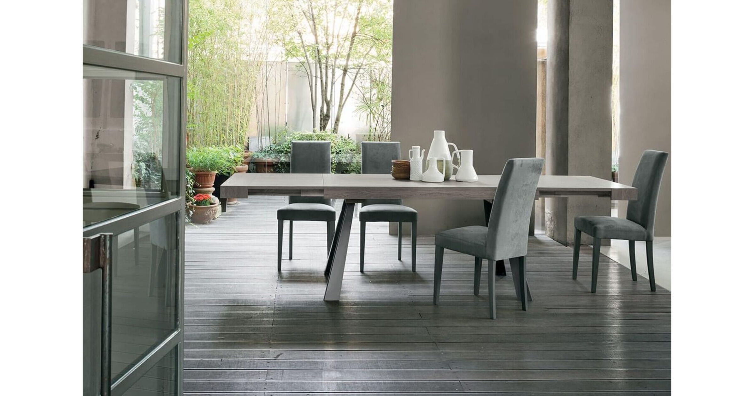 Grecale Extendable Dining Table Beaver Top Graphite Metal Base